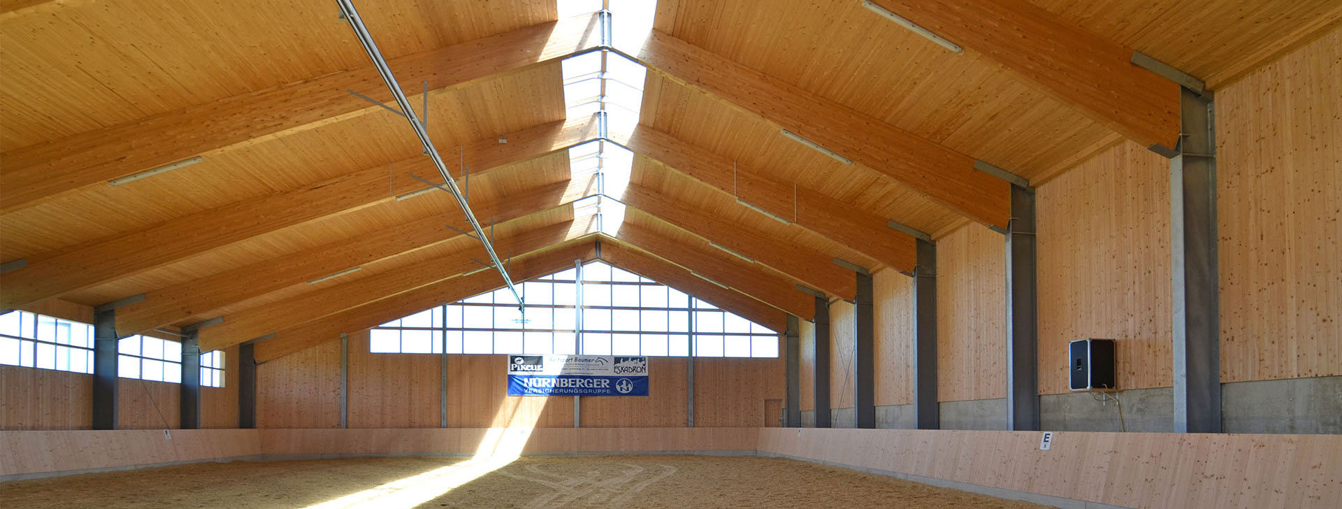 Pferdeställe und Reithallen wirtschaftlich und ästhetisch. - wolfsystem.de