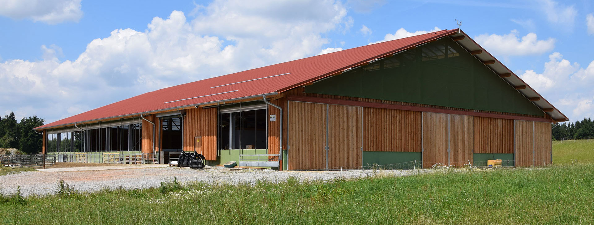 Ställe und Hallen in Stahl und Holz - wolfsystem.de